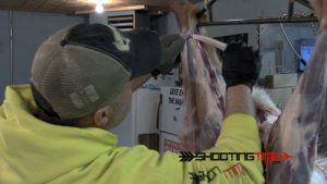How to Skin a Deer the Right Way - Step by Step [VIDEO]